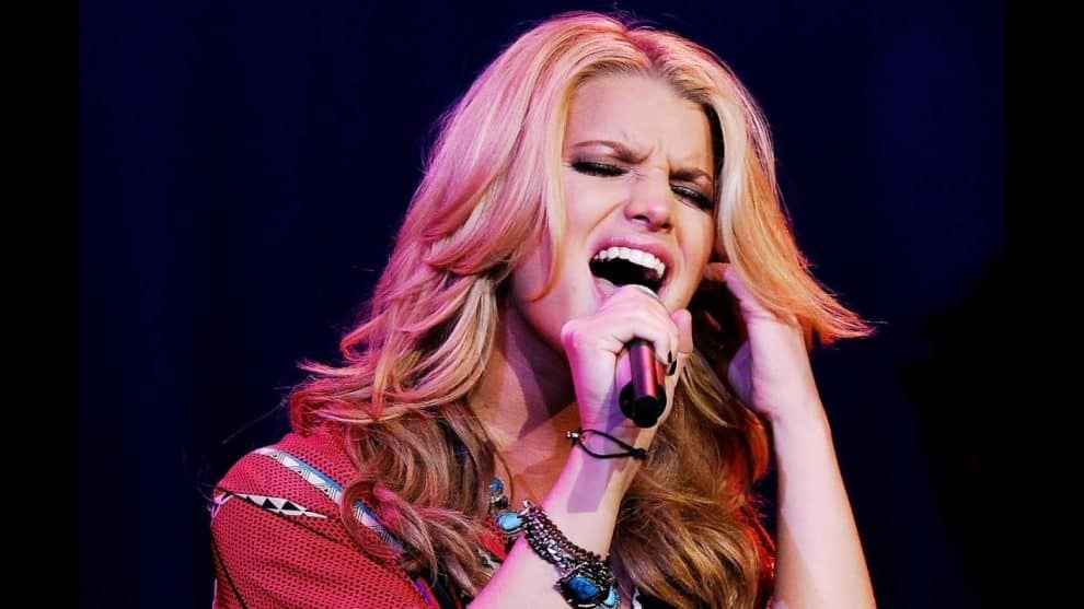 What is the Fortune of American Singer Jessica Simpson in 2022?