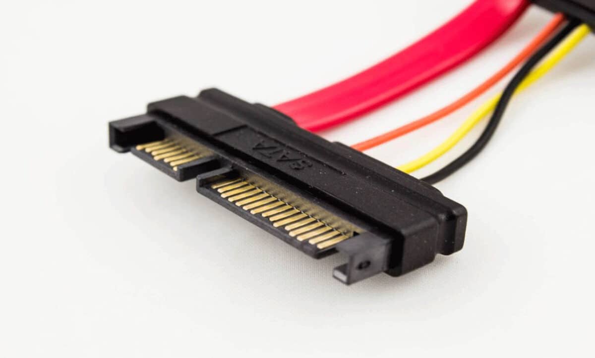 SAS vs SATA: Comparison, Pros & Cons - The Next Hint