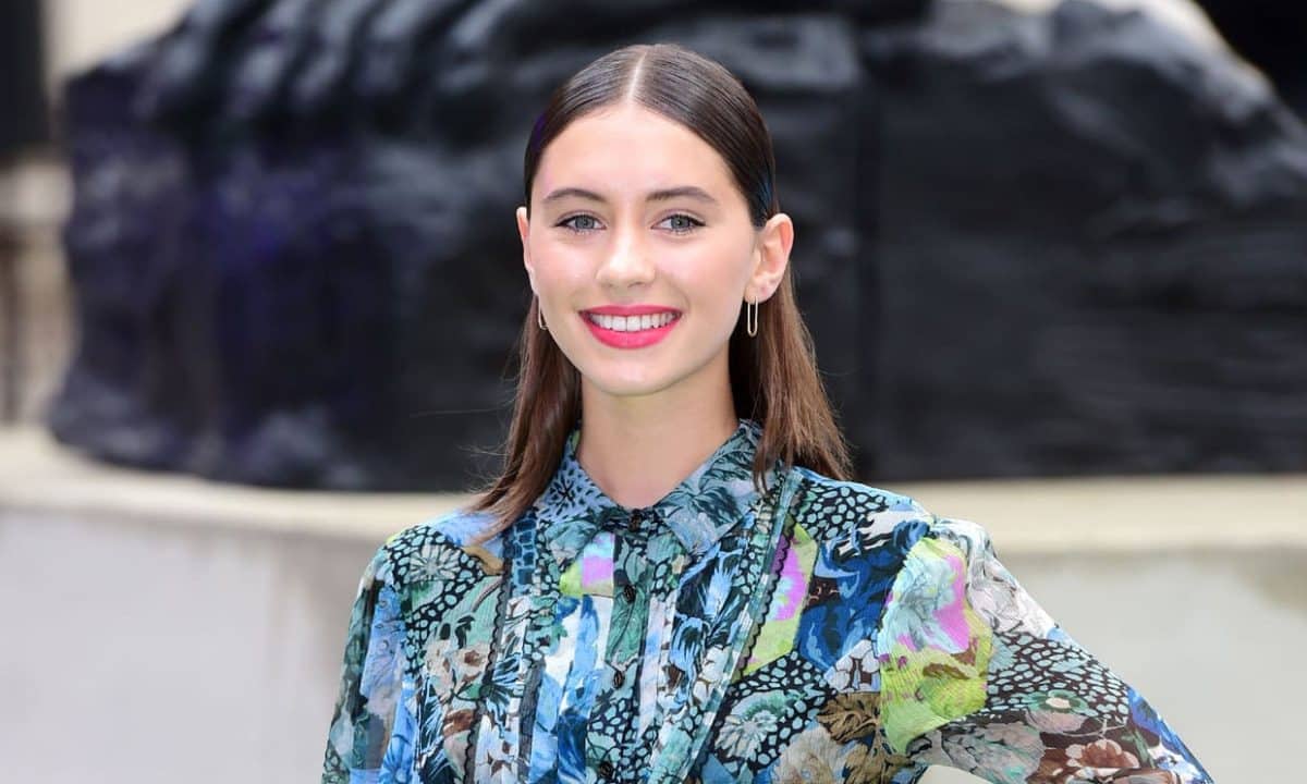 Who Is Iris Law? Age, Family, Boyfriend & Net Worth